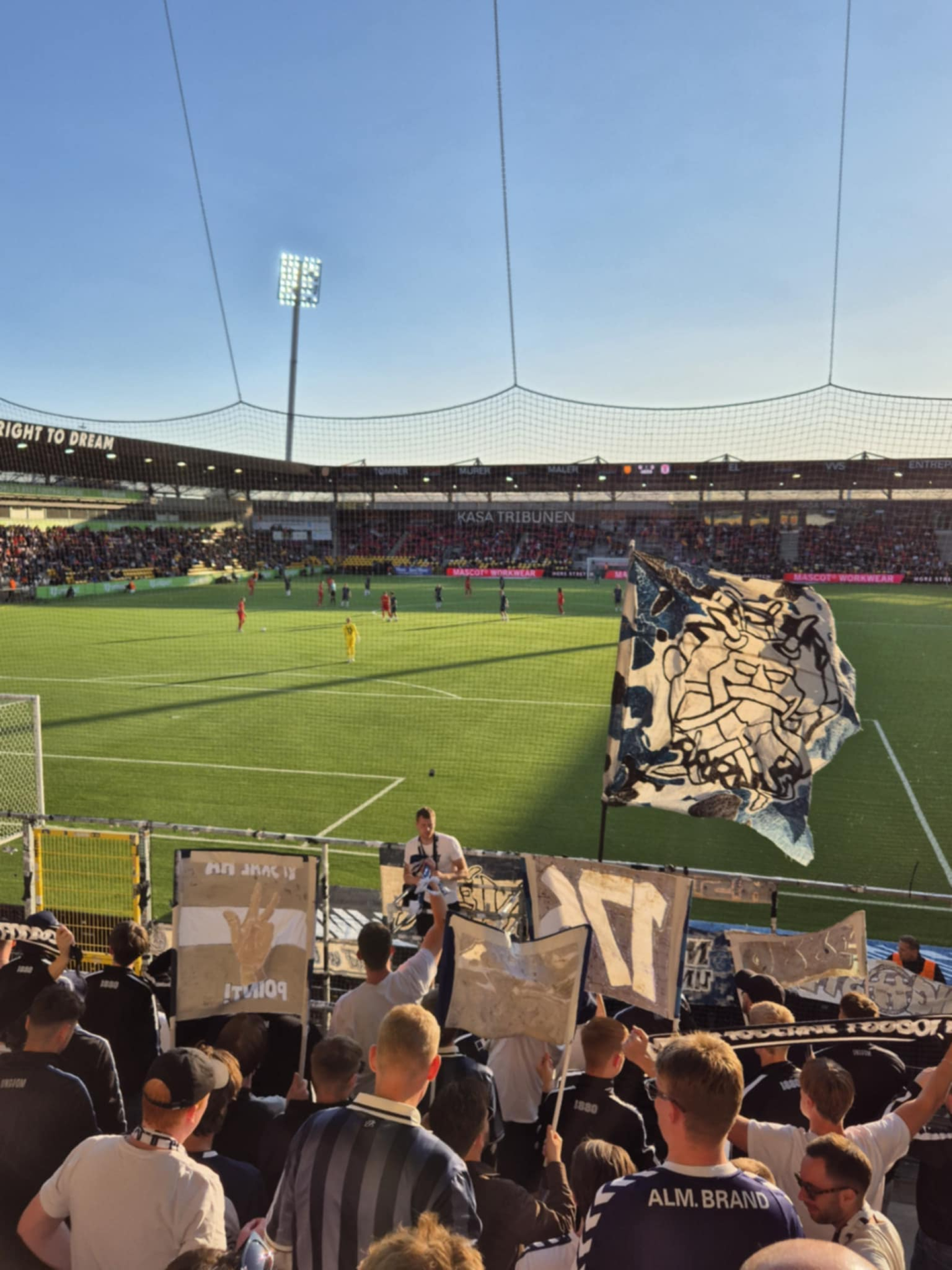 Bag Fjendens Linjer med FCN-fan: - Jeg tror på, at vi kan bryde jeres stime