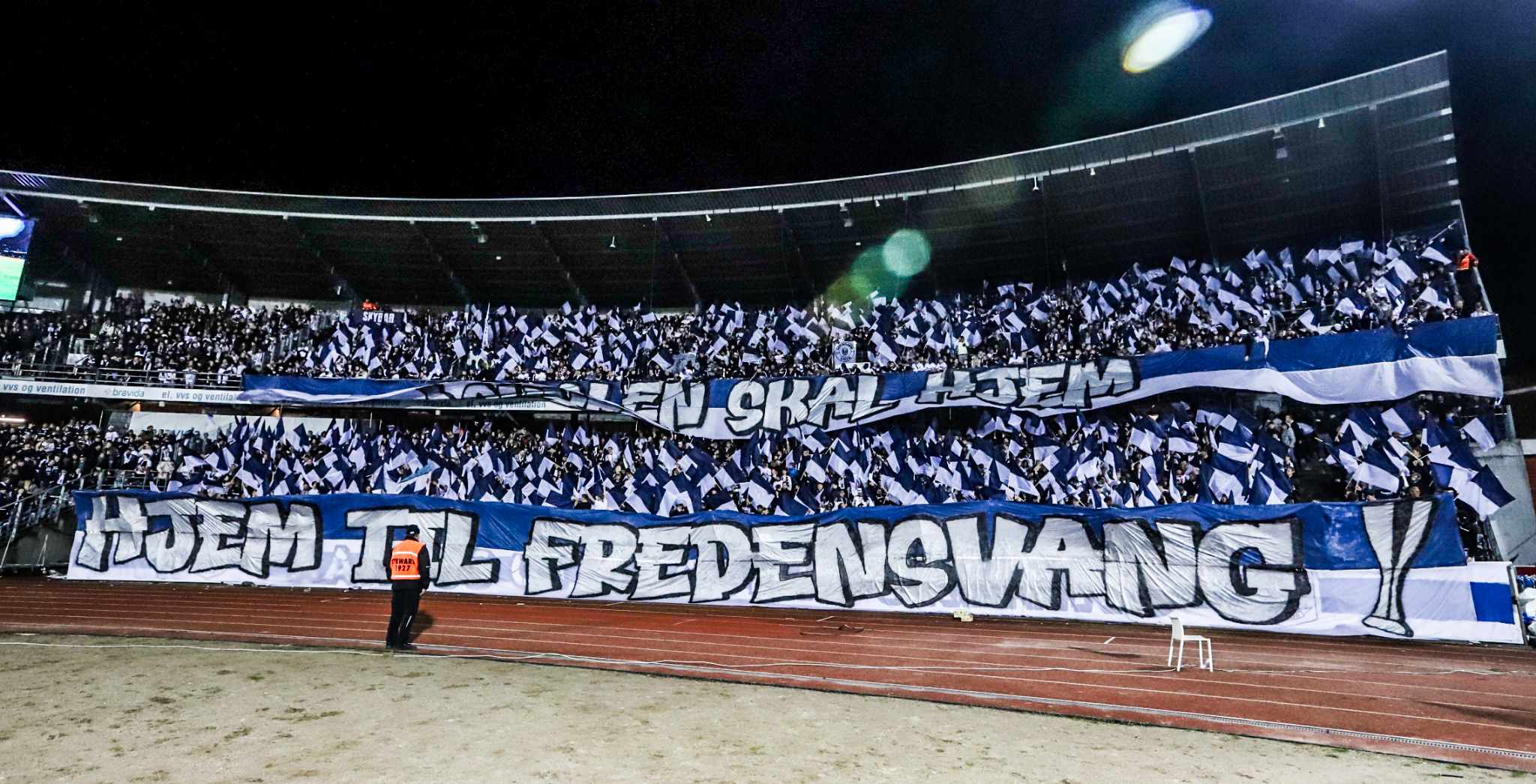 Reportage: Euforisk fejring af finaleplads i heksekedel på Ceres Park!